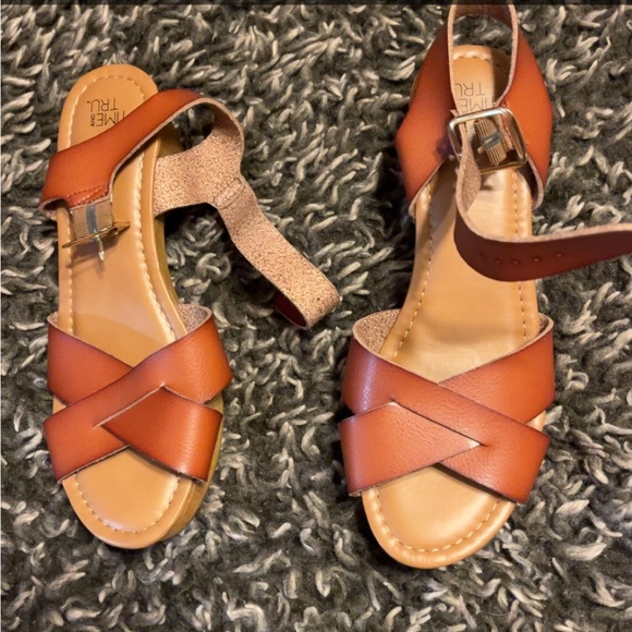 Time and Tru | Shoes | Time And Tru Brown Sandals With Crisscross ...